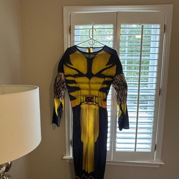 Other | Marvel Classic Universe Mens Deluxe Musclechest Wolverine ...